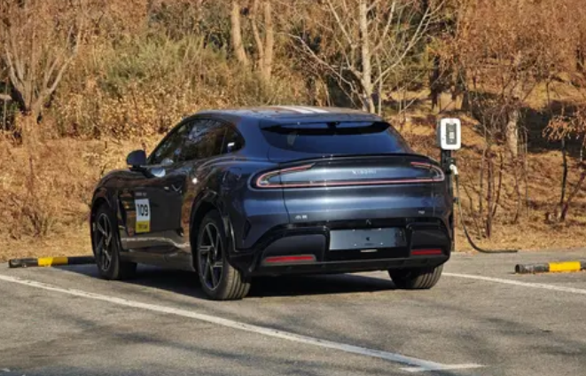 或售25-35万，小米YU7曝光，真不像法拉利？