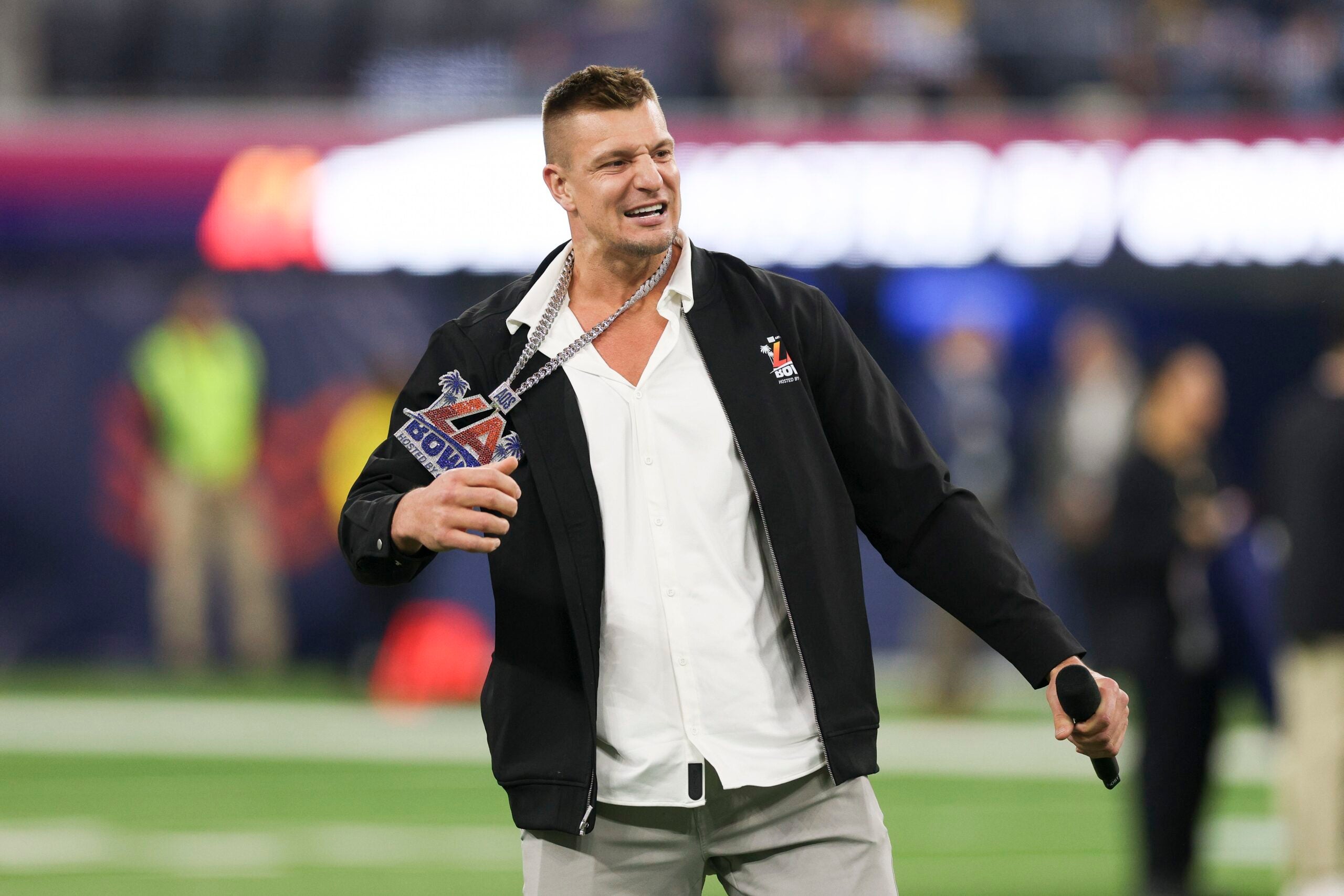 Rob Gronkowski blasts Patriots for ‘unfair’ Jerod Mayo firing