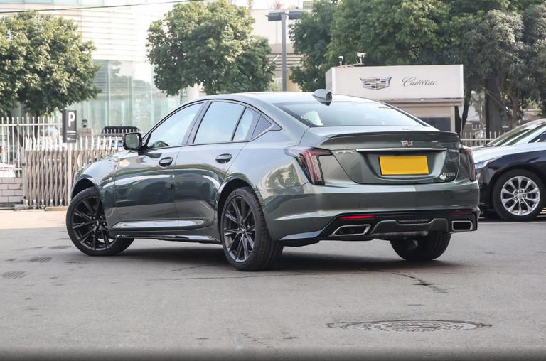 降幅达8万，标配2.0T+10AT，凯迪拉克CT5难道不香？