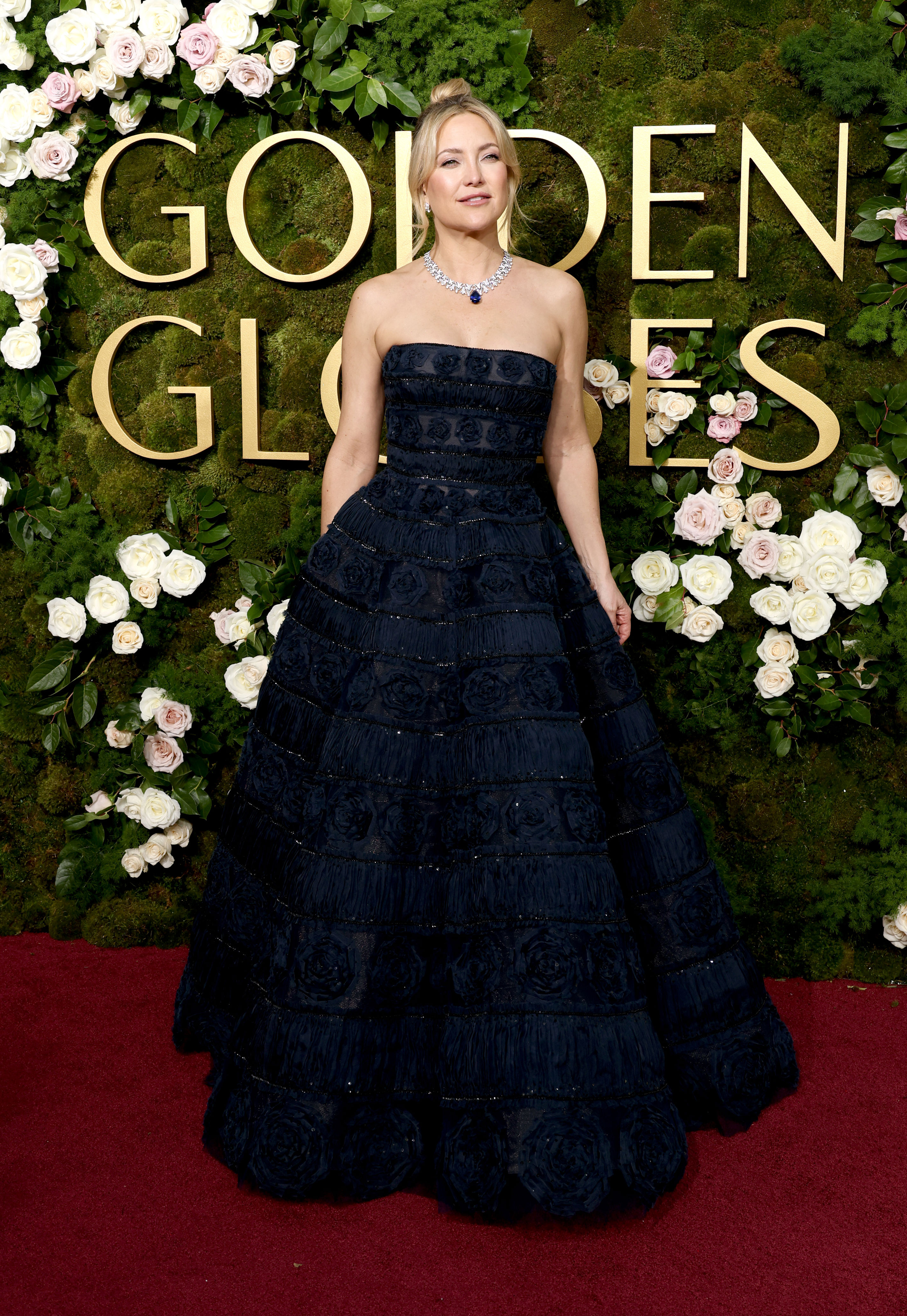 Kate Hudson Honors Kate Winslet at the 2025 Golden Globes With a ...