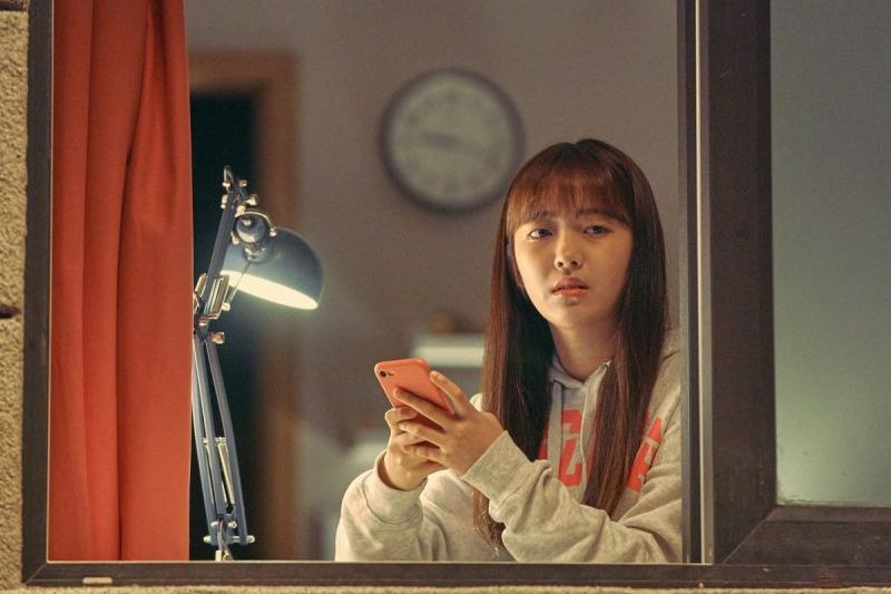 LDR Sama Pacar? Ini 4 Tanda Kalau Doi Lagi Kangen Kamu, Simak