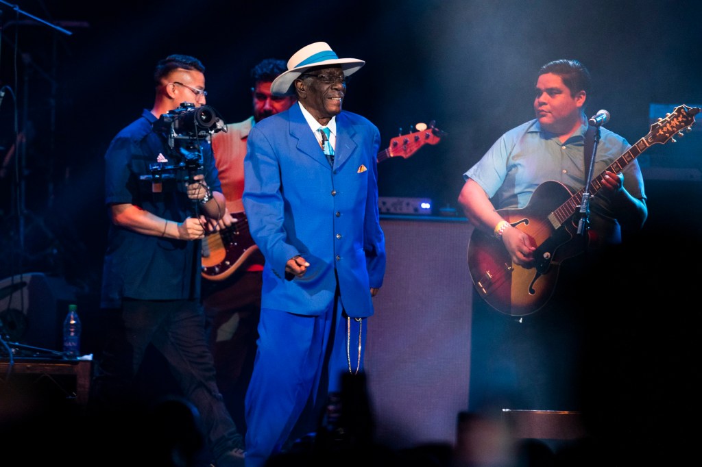 Legendary soul singer dies at 83