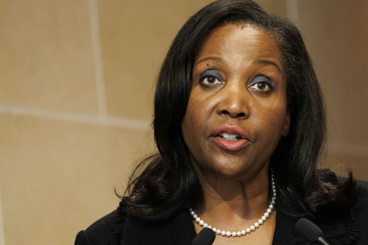 Fed Gov. Cook Backs Gradual Cuts. Inflation Isn’t the Only Risk She’s ...