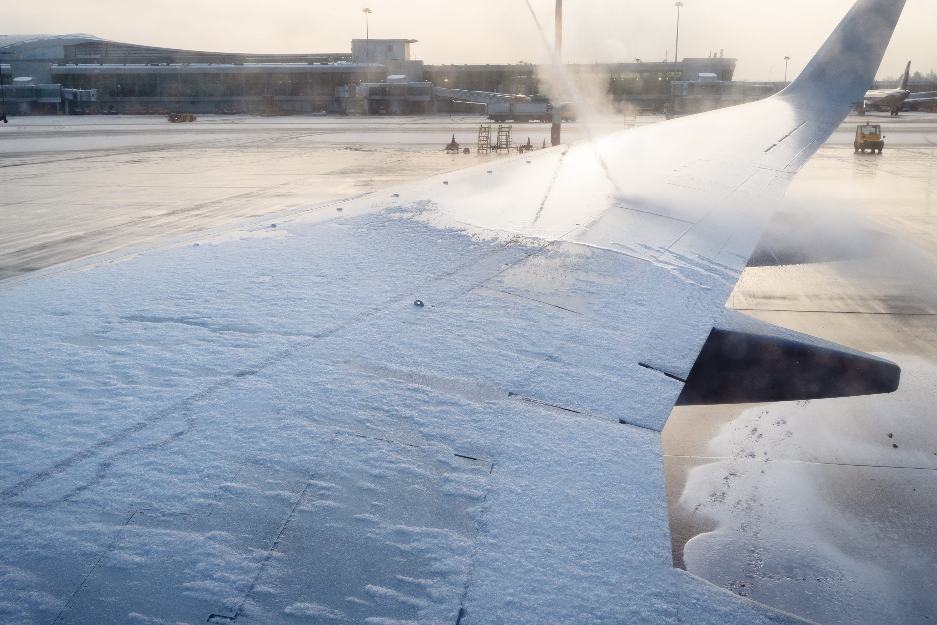 Icy conditions lead to ground stop at O'Hare