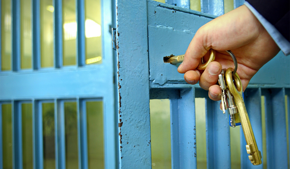 Criminals should face more community service and less jail time to cut ...