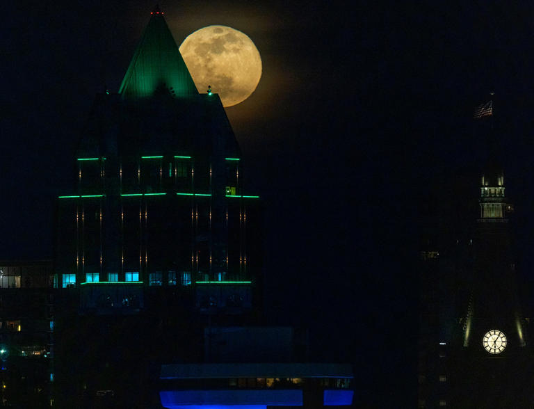 February's full moon to come days after a meteor shower. What to know ...