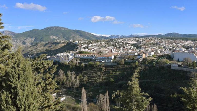 El pueblo de Granada donde mejor se come: es uno de los más bonitos de ...