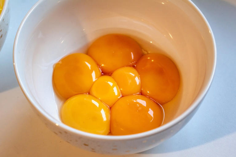What the color of the yolk says about eggs, according to food scientists