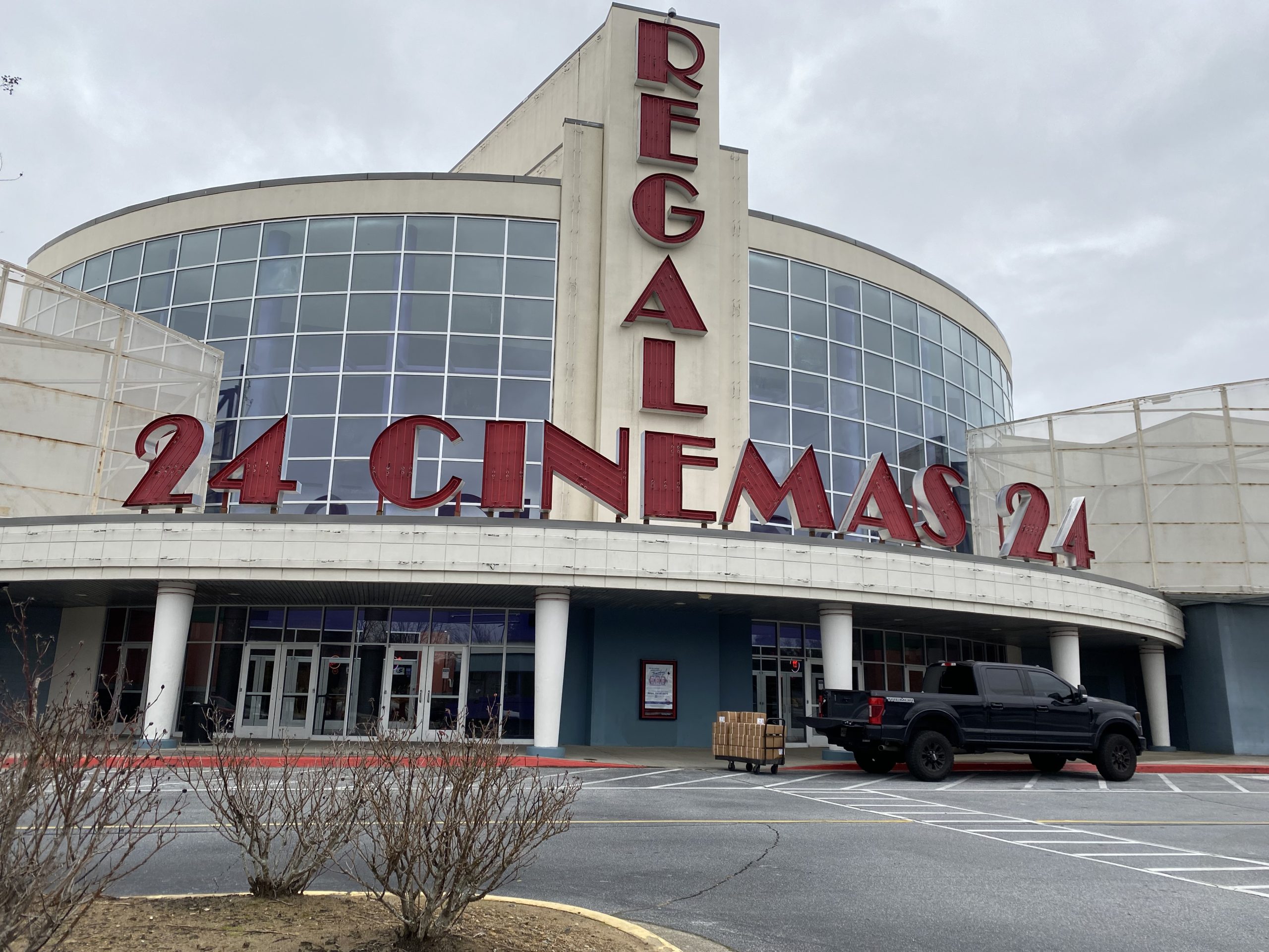 Chamblee-area Regal Hollywood Cinemas quietly exits stage left