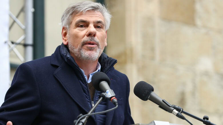 Filip Dewinter haalt op nieuwjaarsreceptie Vlaams Belang Antwerpen uit ... Filip Dewinter haalt op nieuwjaarsreceptie Vlaams Belang Antwerpen uit ...