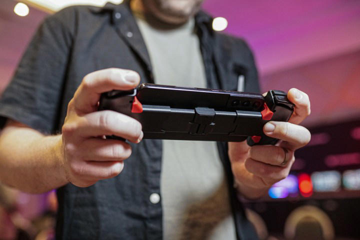 Acer’s mobile gaming controller is a folding Backbone alternative