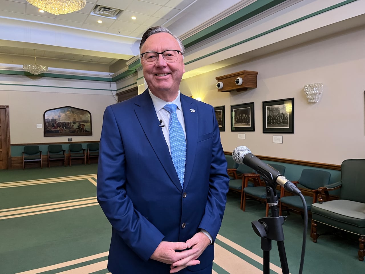 Amid tariff threats and the premier's resignation, politicians prepare ...