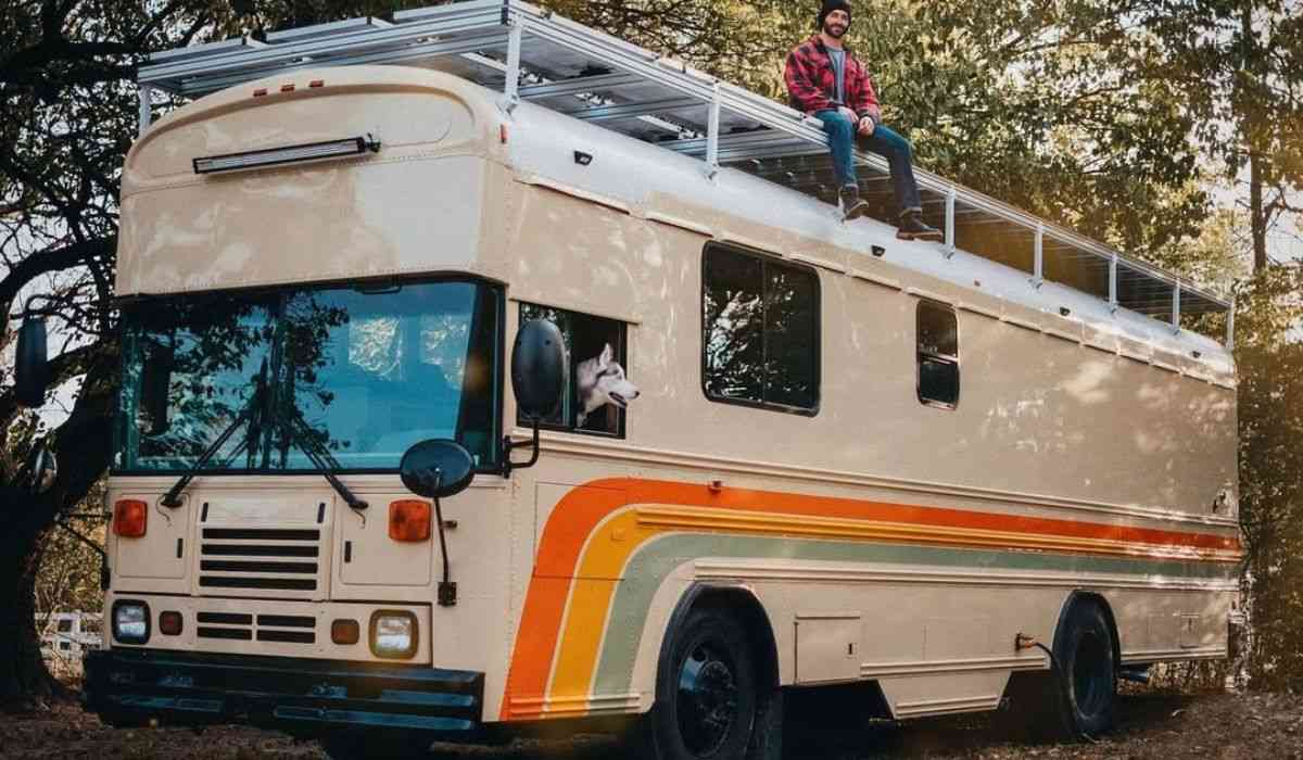De bus scolaire à camping-car de luxe : la transformation surprenante d ...
