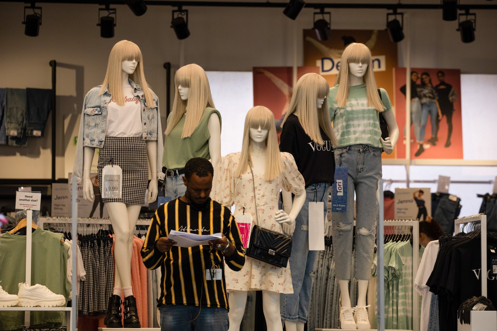 Much-loved high street fashion retailer with 364 stores 'at risk of ...