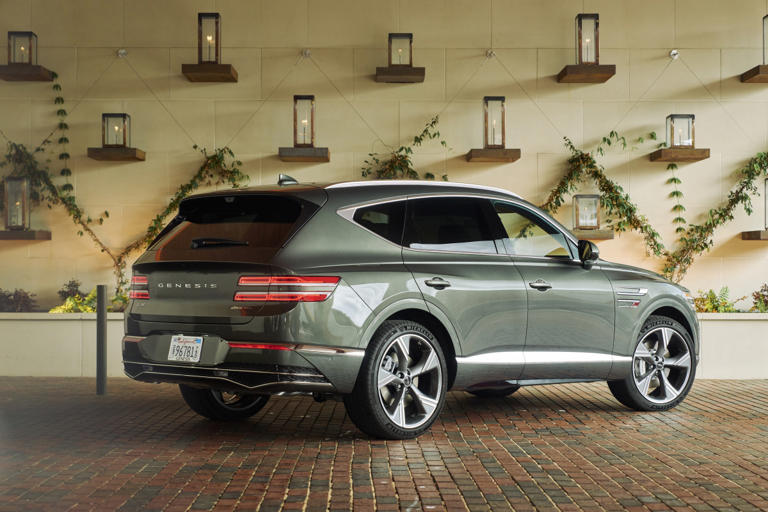 2025 Genesis GV80 vs. Volvo XC60: Outstanding alternatives for luxury SUV buyers