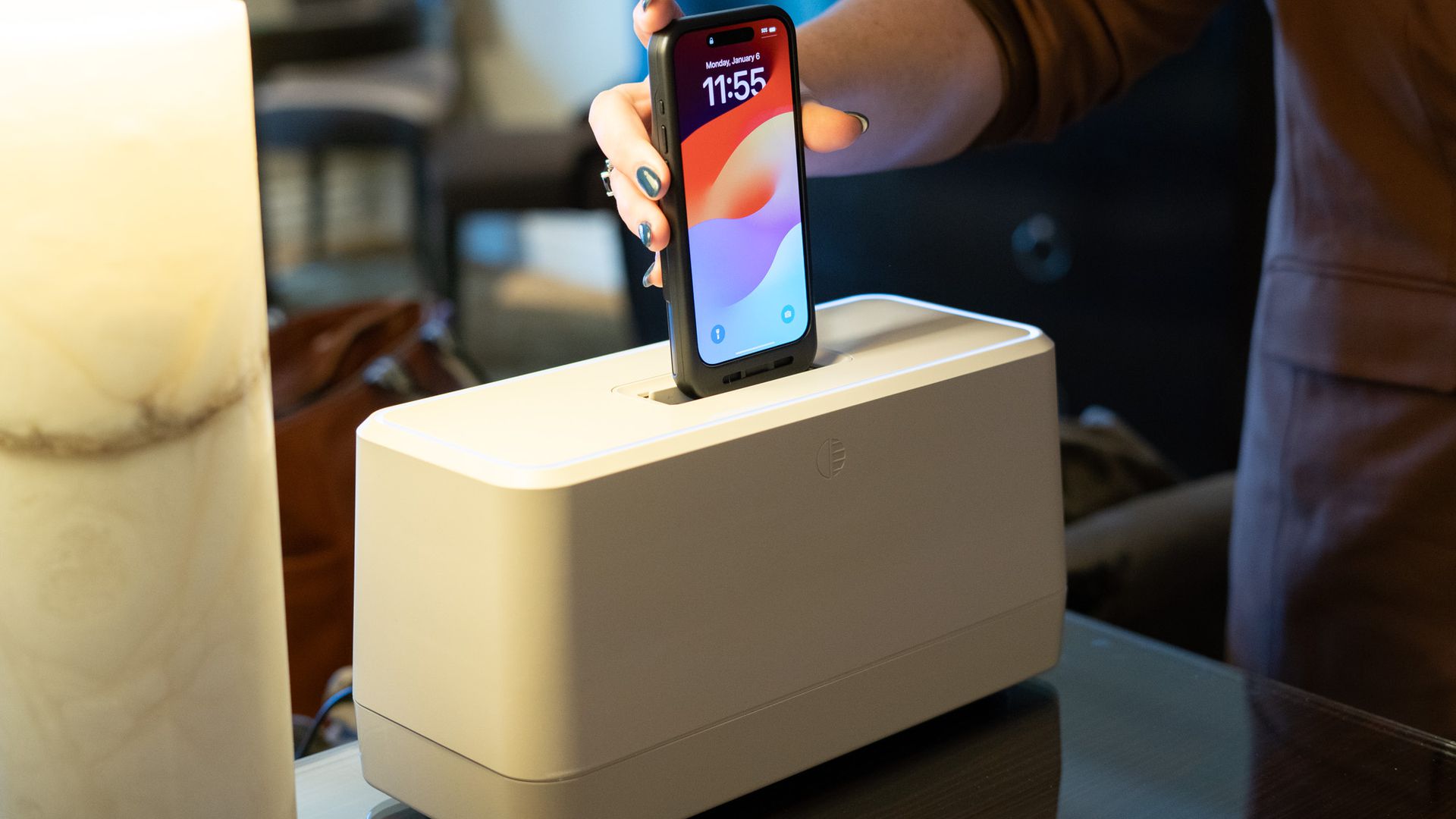 This toaster-looking gadget boosts your phone’s battery in seconds