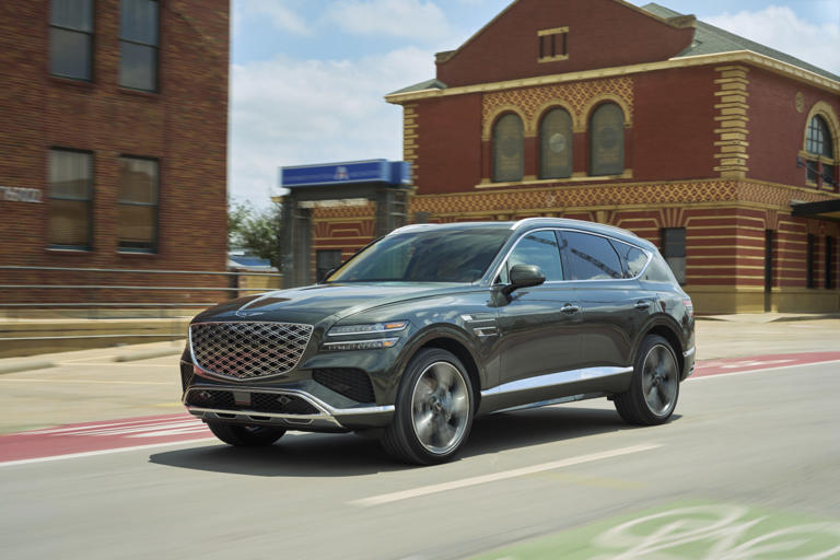 2025 Genesis GV80 vs. Volvo XC60: Outstanding alternatives for luxury ...