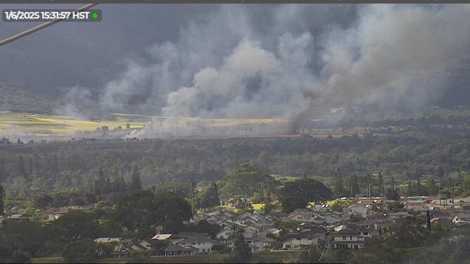 Crews battle brush fire near Kunia Road