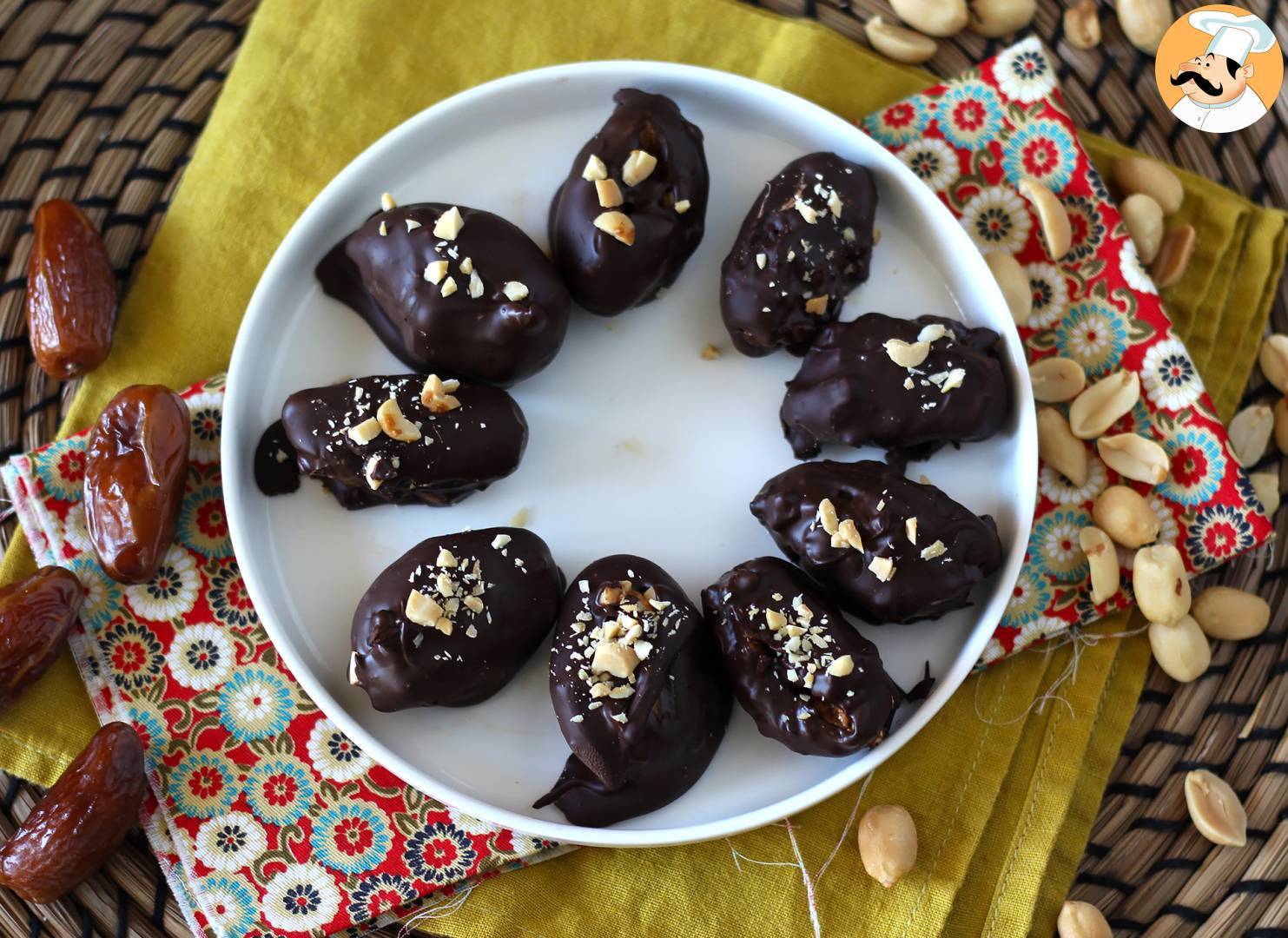 Zelfgemaakte snickers: dadels, pinda's en chocolade - een gezonde snack ...