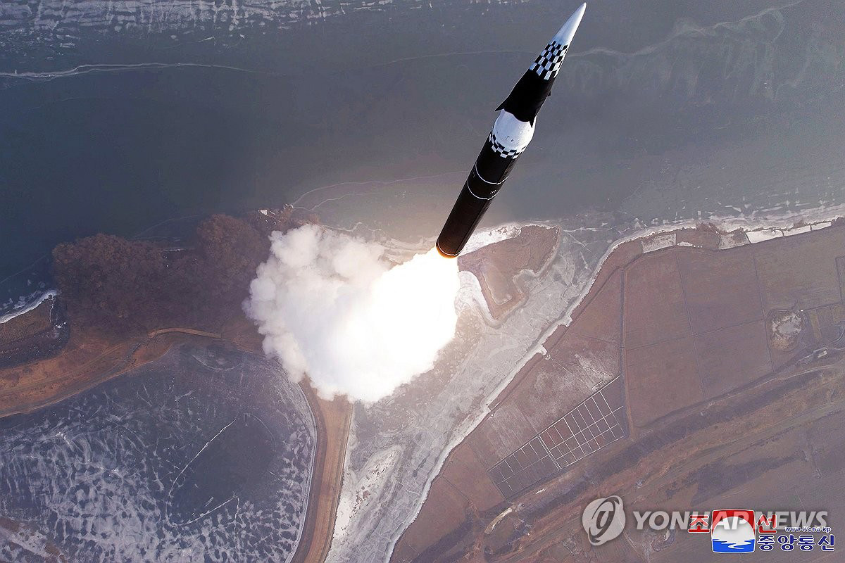 (LEAD) N. Korea fires multiple short-range ballistic missiles toward ... (LEAD) N. Korea fires multiple short-range ballistic missiles toward ...