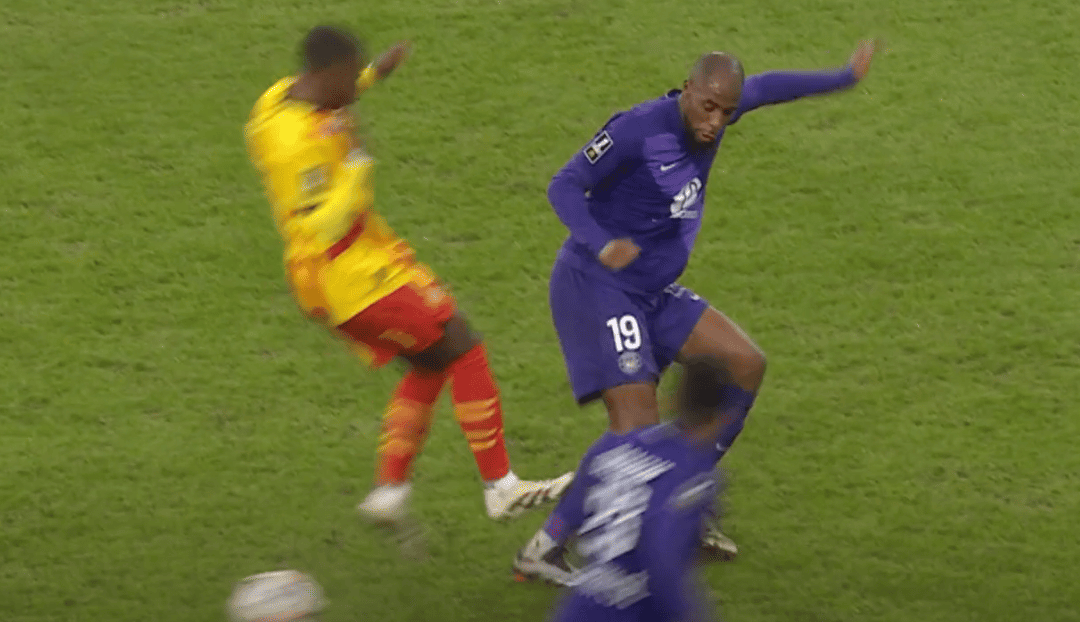 VIDÉO - Inédit : voici les échanges entre la VAR et l’arbitre sur le ...