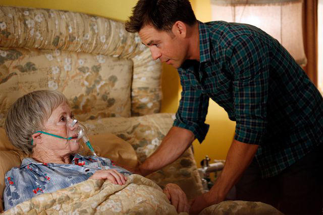 Gwen Van Dam, character actress known for “Halloween”, “Brady Bunch”, and more, dies at 96