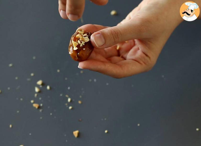 Zelfgemaakte snickers: dadels, pinda's en chocolade - een gezonde snack ...