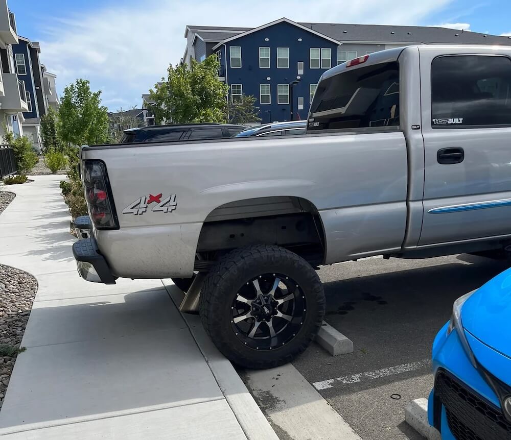 Resident shares photo of inconsiderate neighbor's parking job: 'An ...