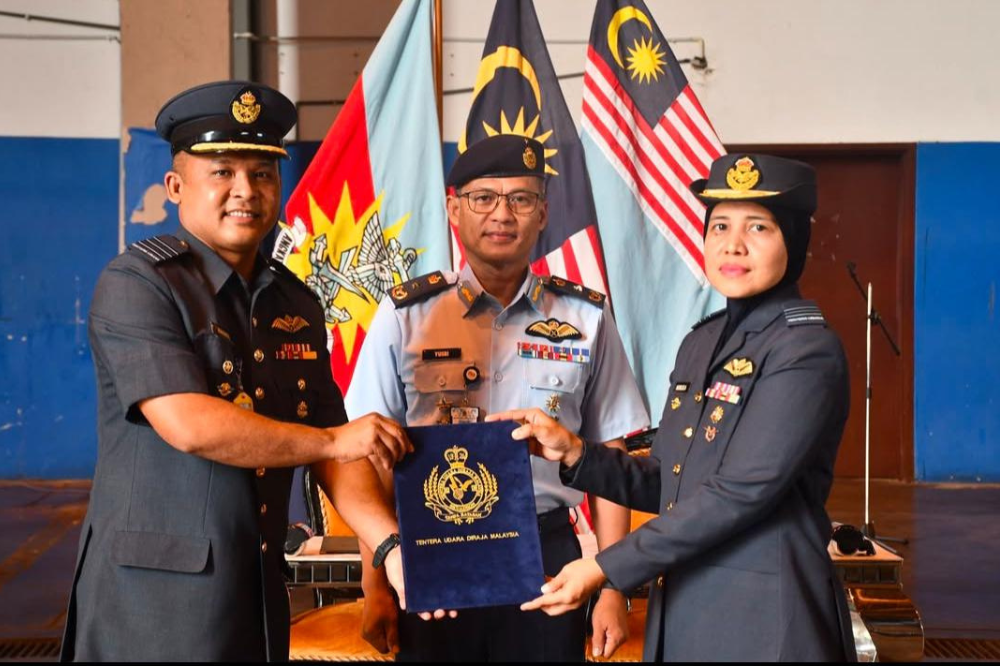 Major Norlela Harun becomes RMAF's first female No 20 Squadron ...