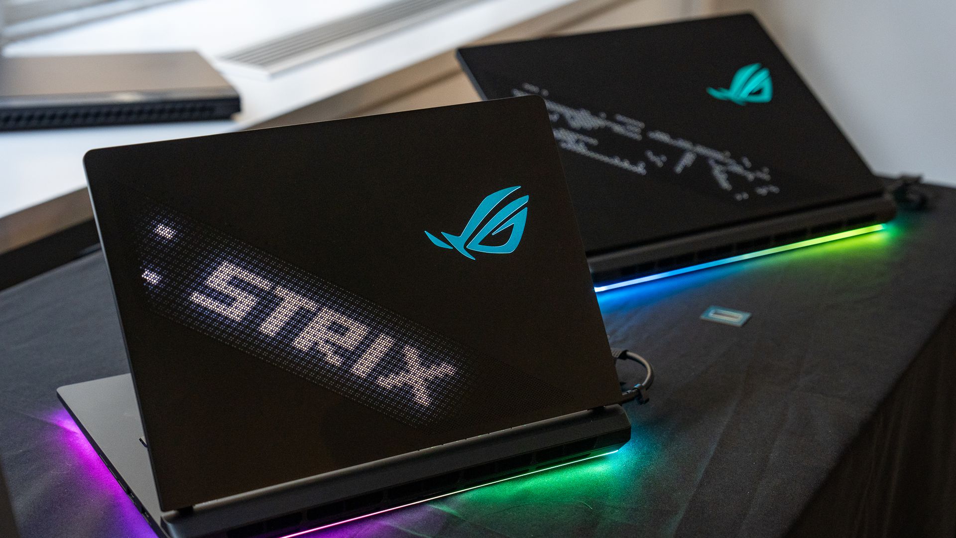 The ROG Strix Scar 16 and 18 come with a lid that lights up and more RGB