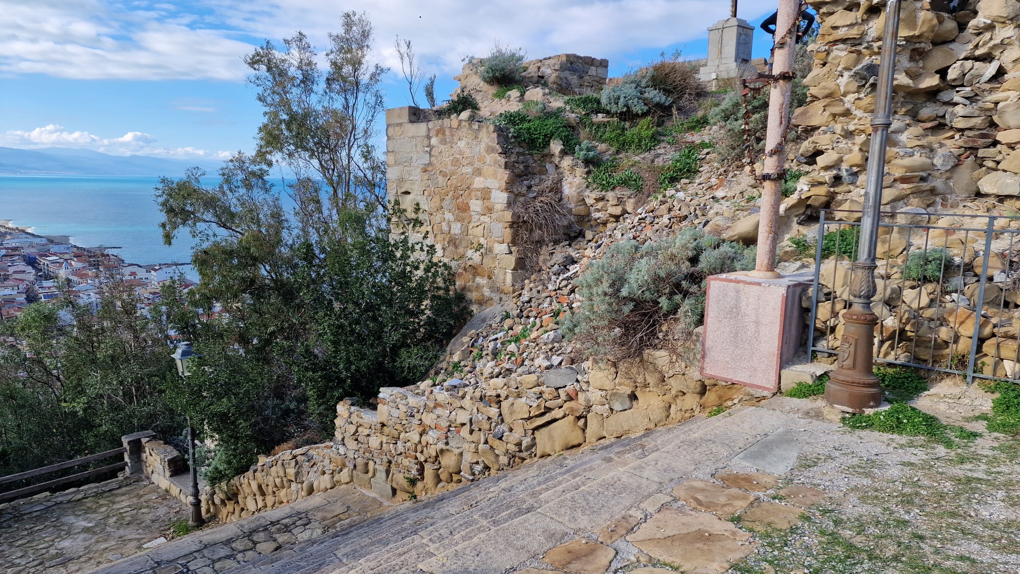 In agonia il castello di Capo d’Orlando: abbandonato da chi doveva tutelarlo