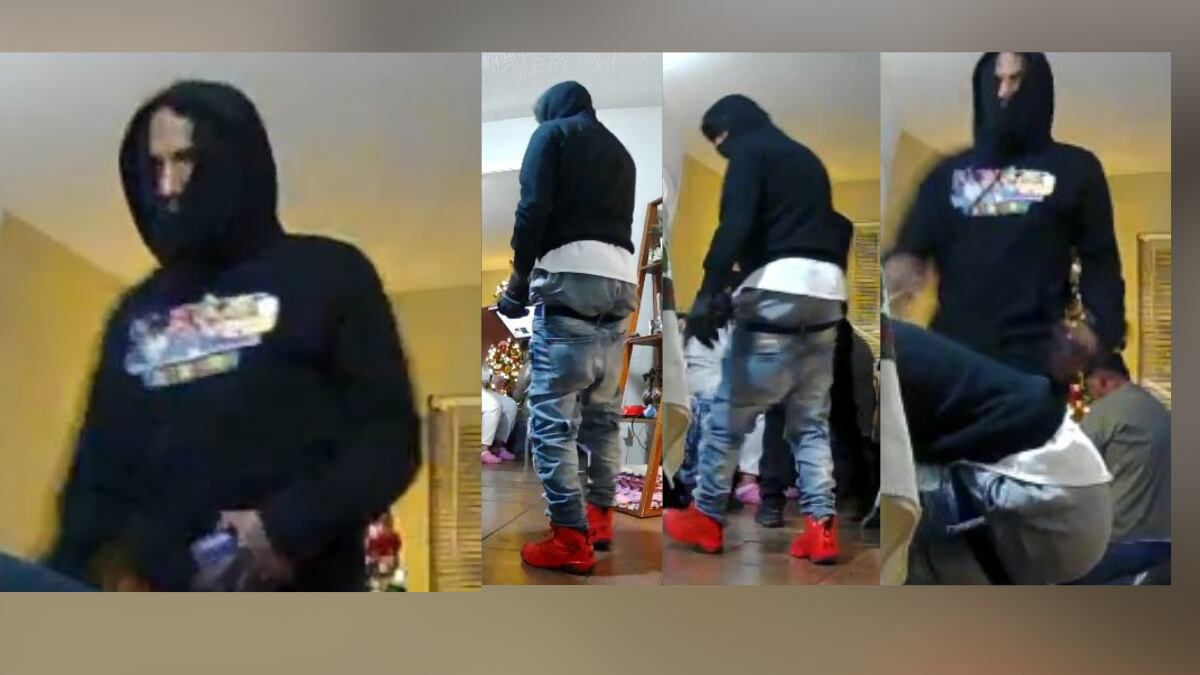 Suspects on the run after armed robbery Suspects on the run after armed robbery