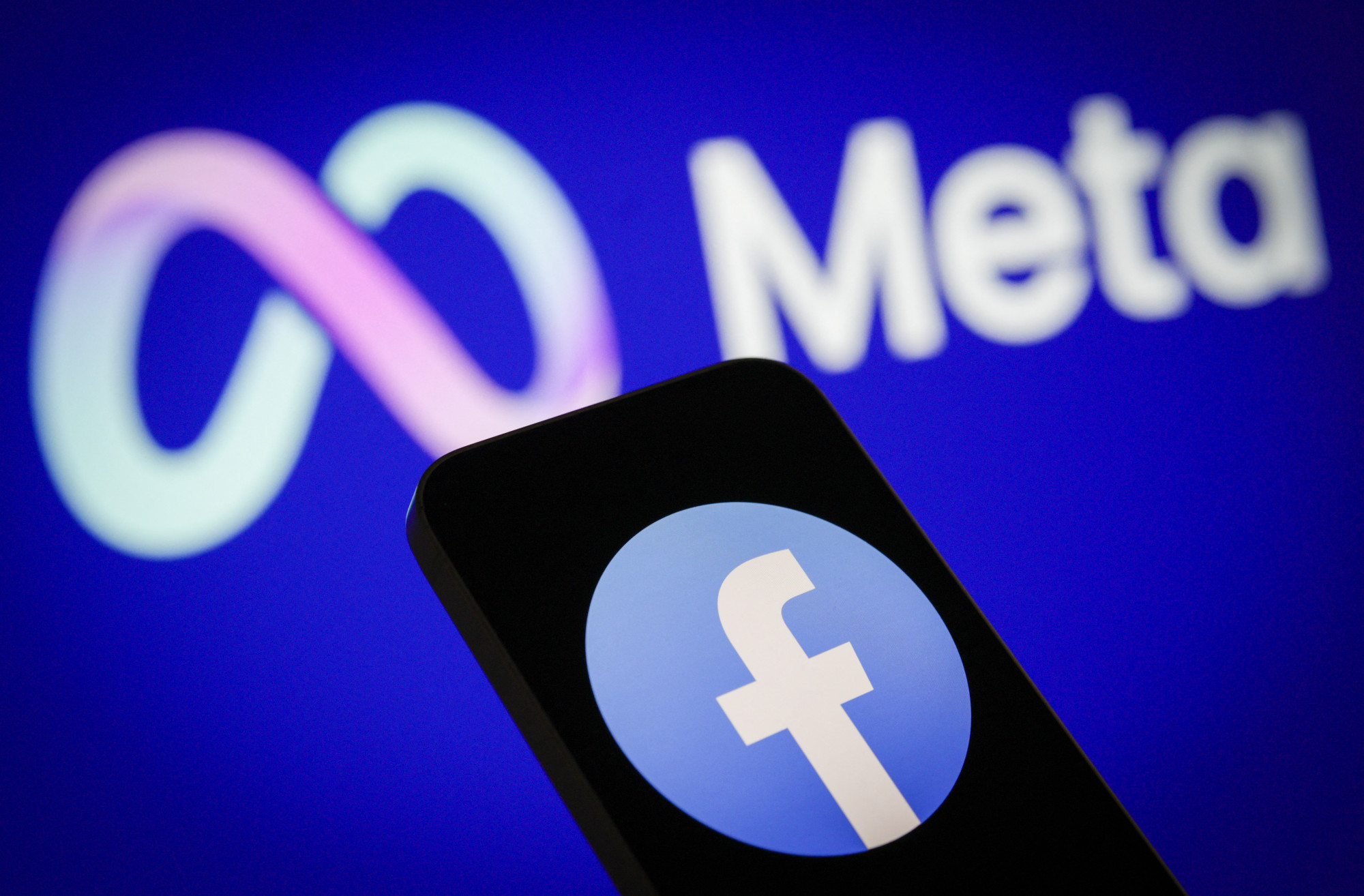 Leállt a Facebook, az Instagram és a Messenger