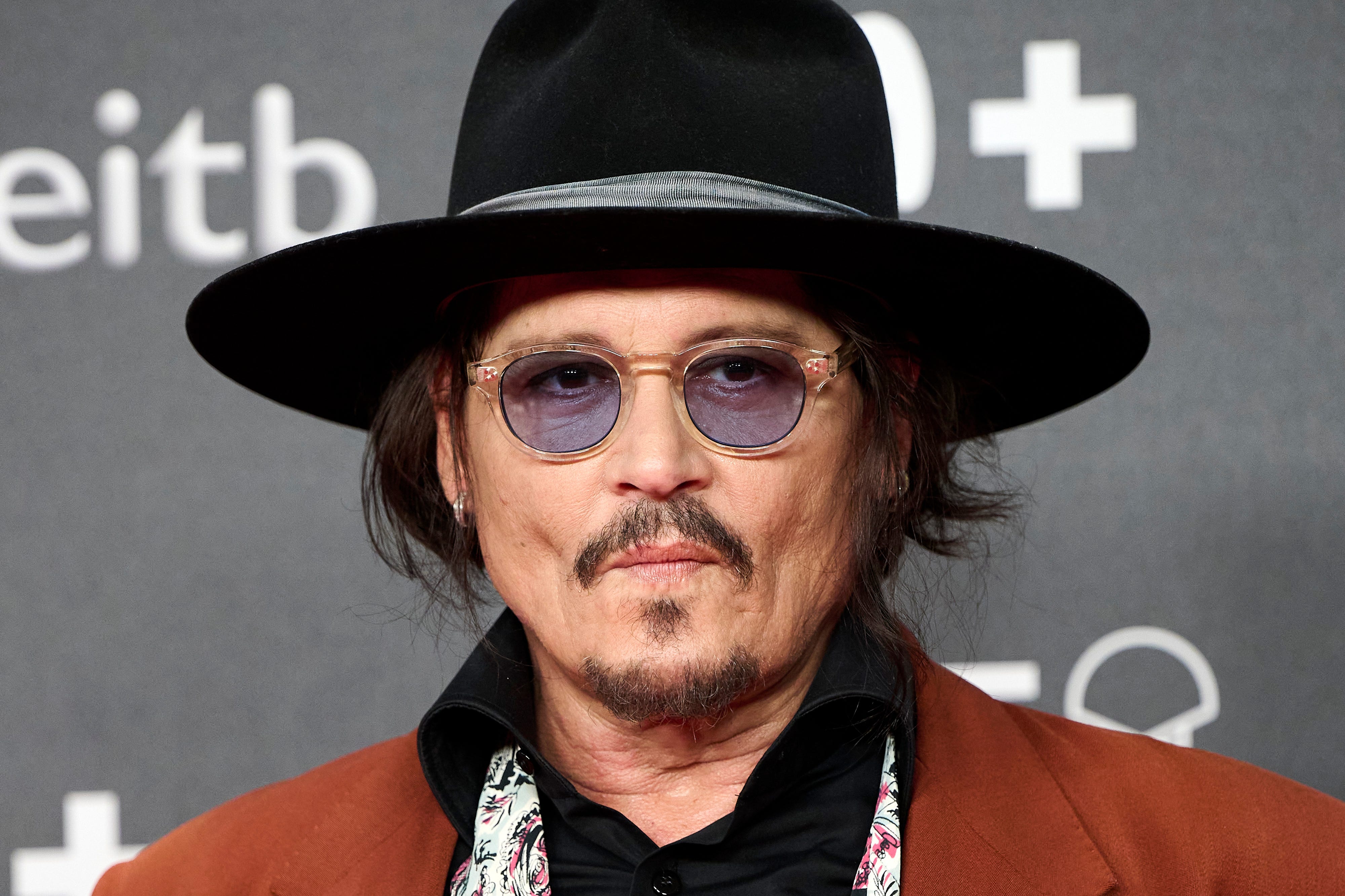 Johnny Depp warns about scammers impersonating him and asking fans for ...