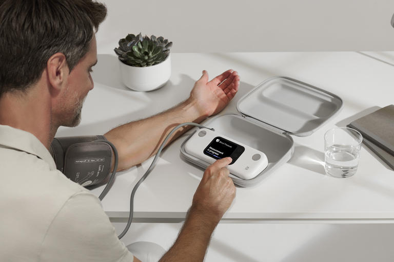 Withings’ blood pressure monitor comes with your own cardiologist inside