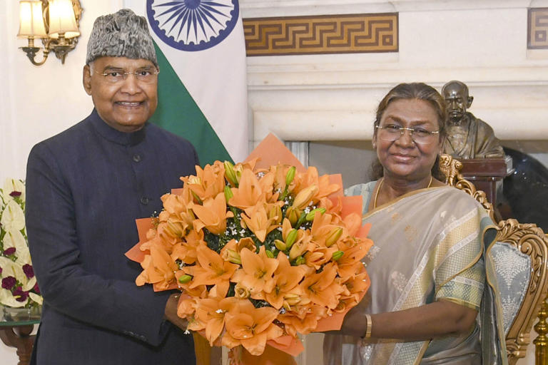 Former President Kovind calls on President Murmu Former President Kovind calls on President Murmu