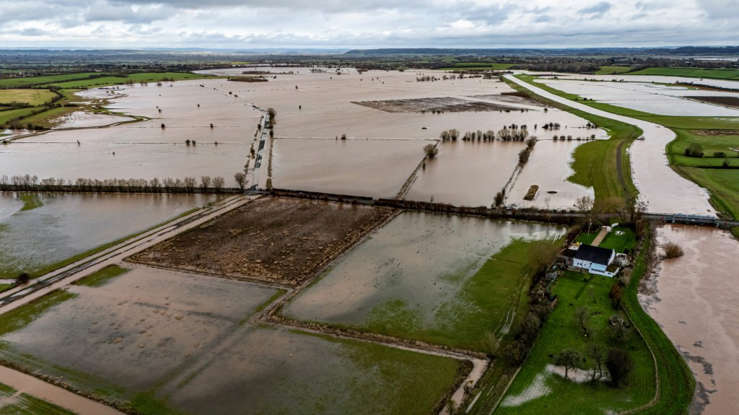 Map shows over 200 flood warnings in place across UK Map shows over 200 flood warnings in place across UK