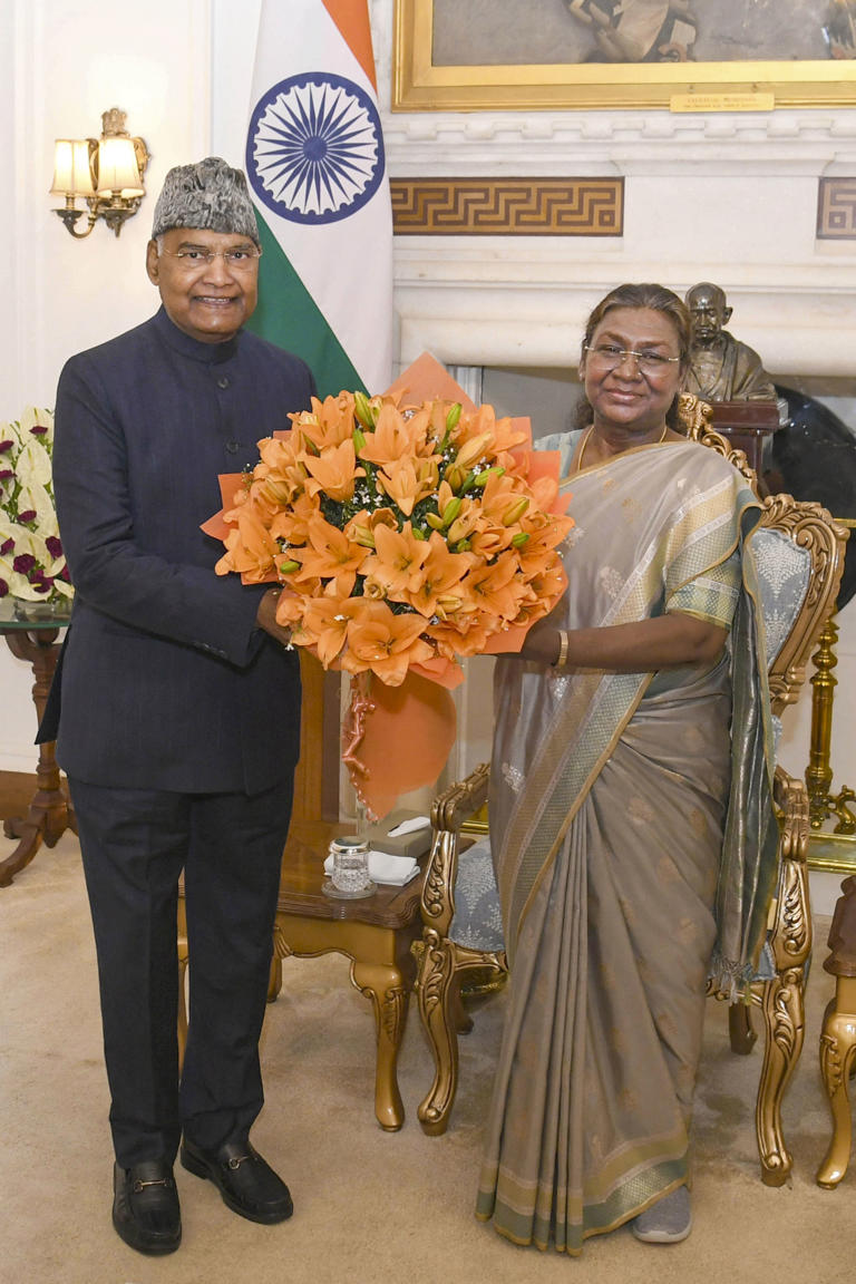 Former President Kovind calls on President Murmu Former President Kovind calls on President Murmu