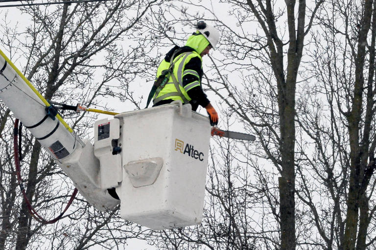 Out and about in the snow and cold: Winter shows up in Holmes and Wayne ...