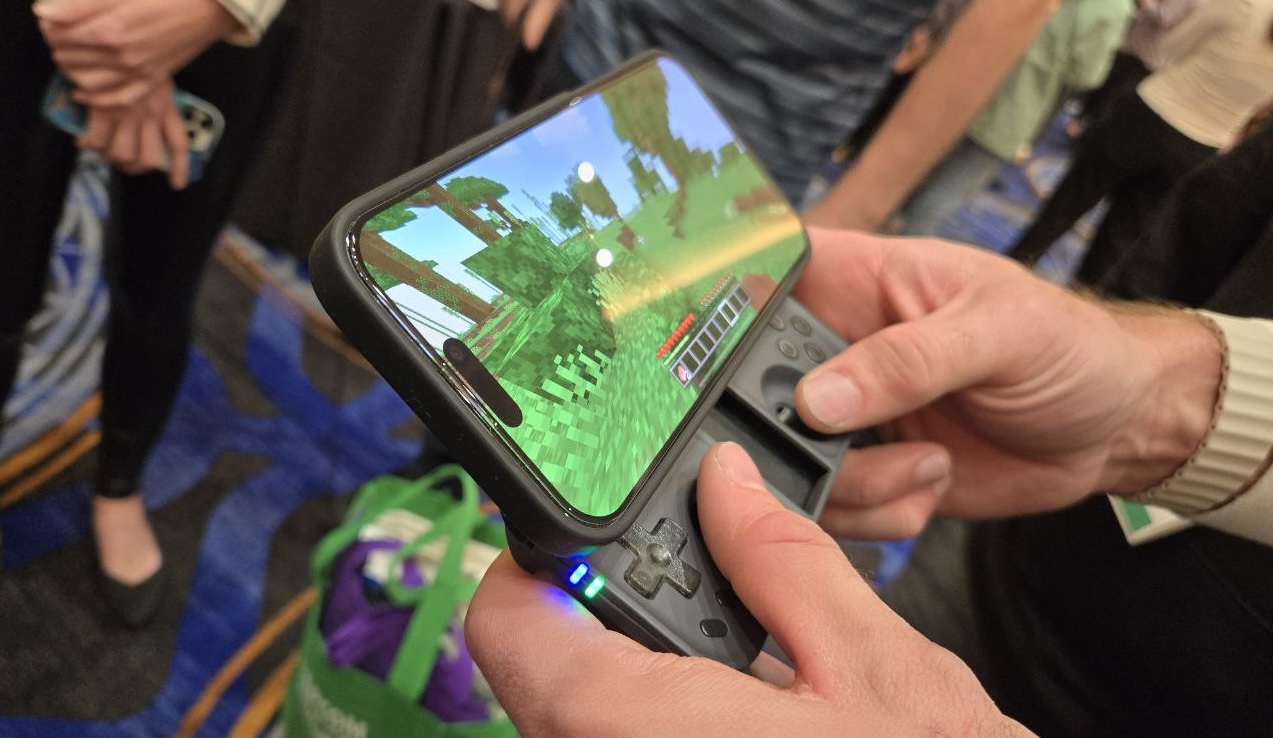 I adore this clever mobile gamepad with Hall effect sticks and a snap ...
