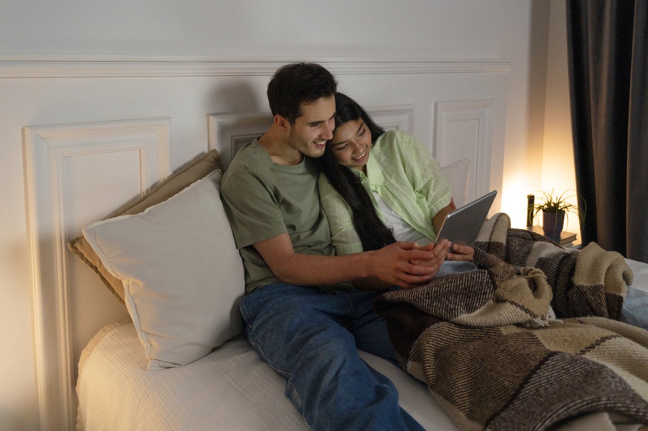 5 Rekomendasi Dongeng Sebelum Tidur Romantis untuk Pacar LDR