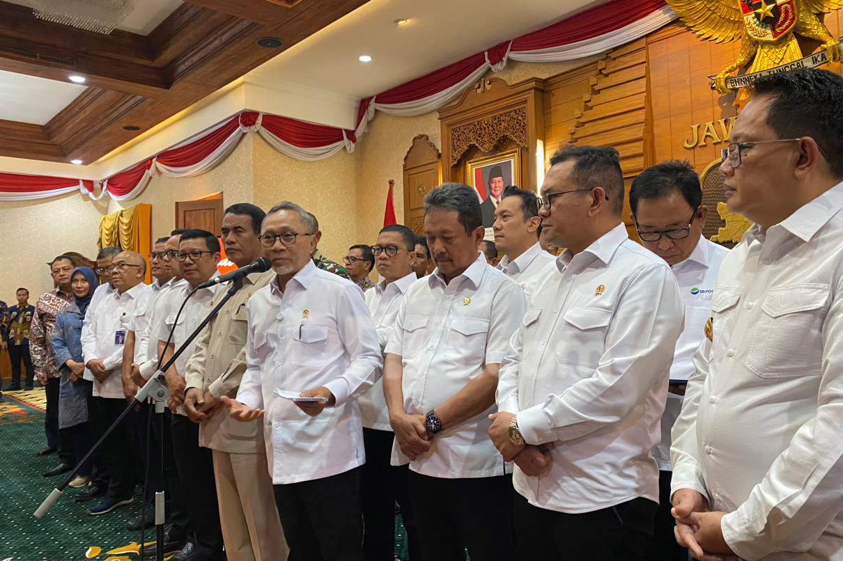 Menko Pangan Sebut Anggaran MBG Tahun Depan Diprediksi Capai Rp420 triliun Menko Pangan Sebut Anggaran MBG Tahun Depan Diprediksi Capai Rp420 triliun