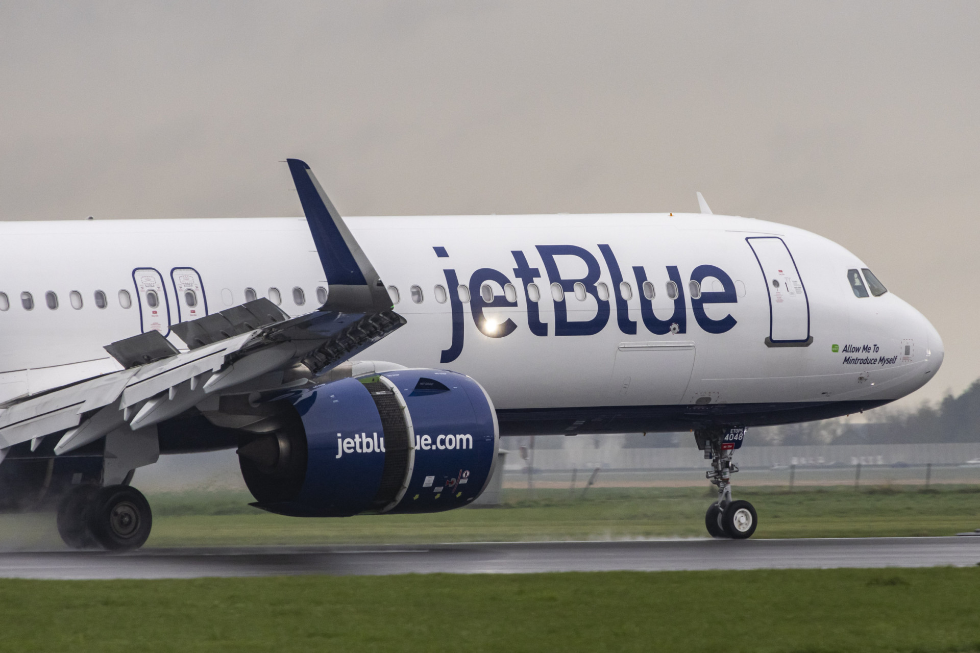 Two bodies found in JetBlue plane’s wheel well after landing in Florida