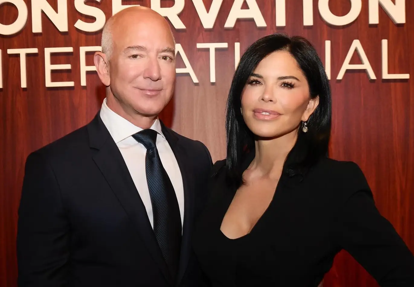 Inside the Toe-Curling Text Messages Jeff Bezos and Lauren Sanchez Sent ...