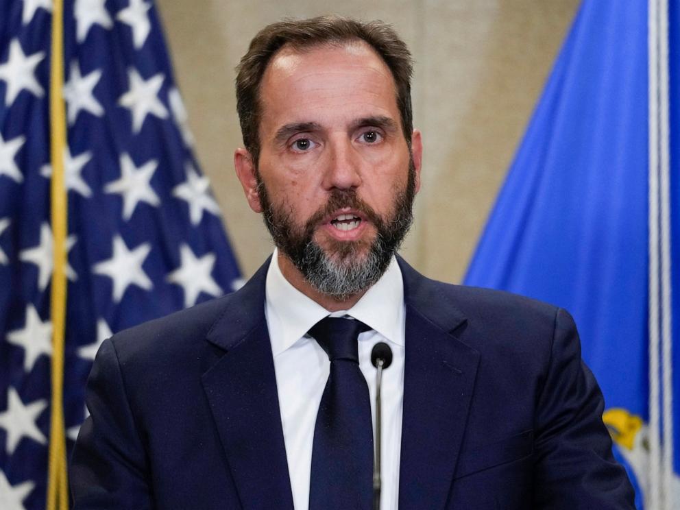 Judge in Trump's classified docs case blocks release of special counsel ...