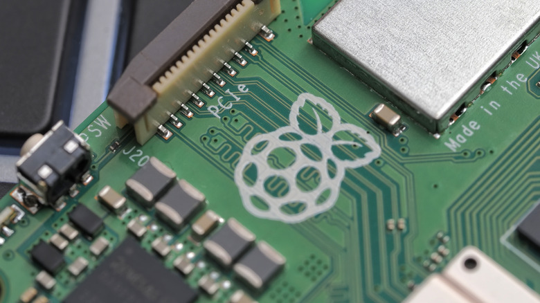 10 Easy Raspberry Pi Projects You Can Tackle With Basic Gear
