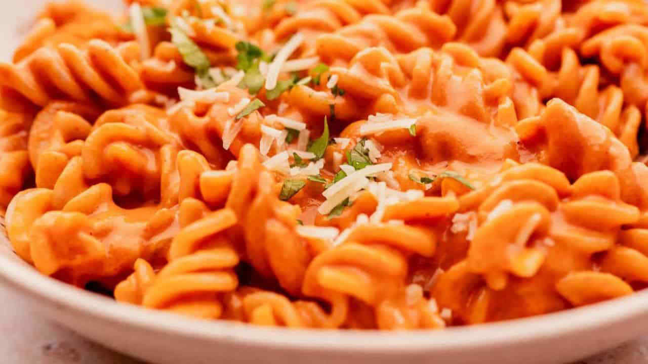 31 Valentine’s Day Main Dishes That Impress 31 Valentine’s Day Main Dishes That Impress