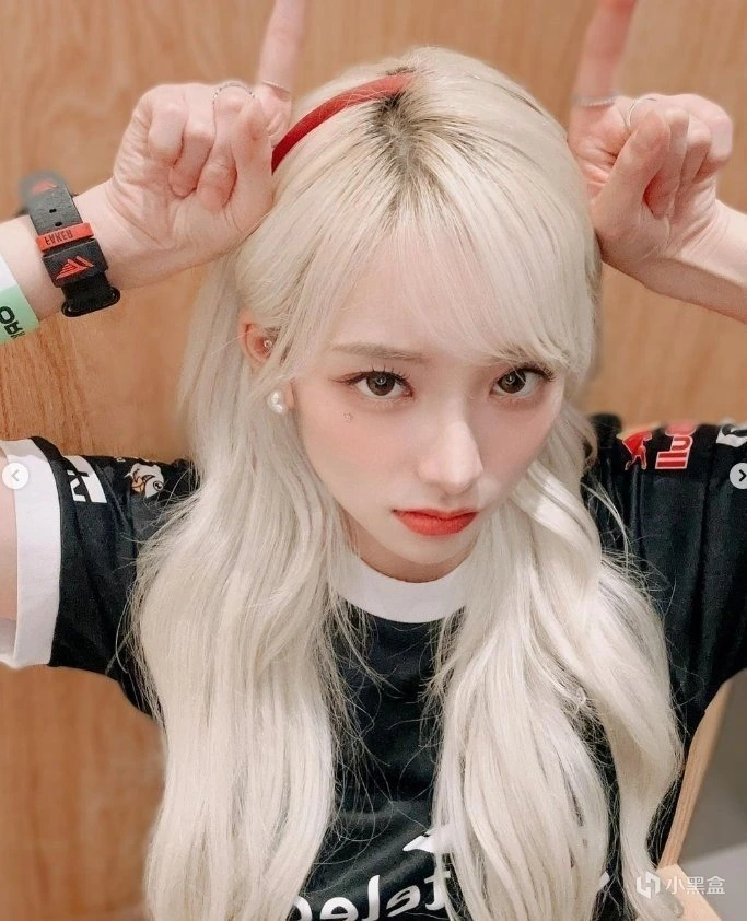 Faker采访首谈和女朋友一起打游戏，网友扒出疑似和女粉恋爱！