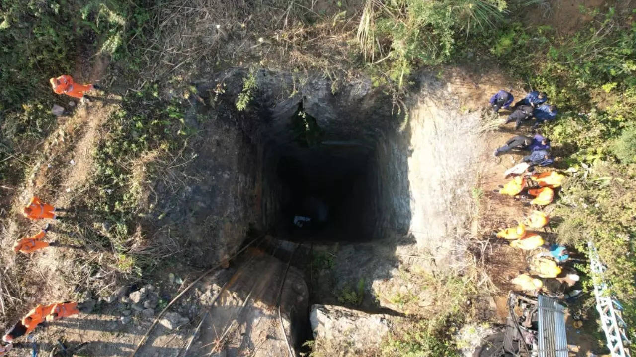 Assam Coal Mine Rescue: Navy Divers Step In As Water Level Hits 100 Feet