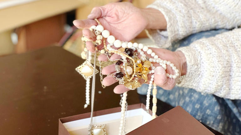 14 Ways To Declutter And Organize Jewelry To Free Up Useful Space